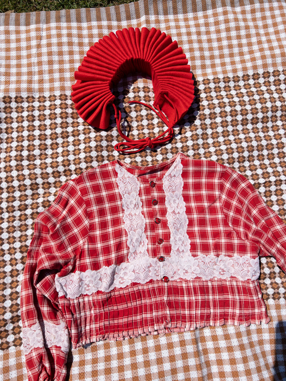 Jupka Červené kocky – Story of Tablecloth